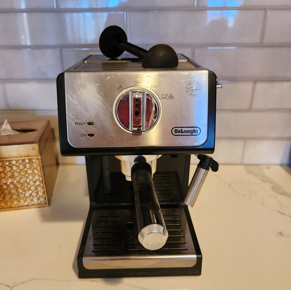 Delonghi | Kitchen | Delonghi Espresso Machine | Poshmark